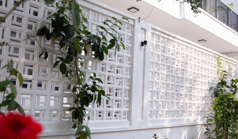 Gợi ý top 6 ý tưởng thiết kế gạch ốp hàng rào đẹp và tinh tế